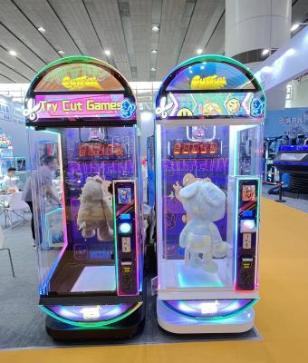 China Playfun Schere-Schnitt-Preismaschine 10S Zeit-Herausforderungsmaschine Münzbetriebene große Puppen-Automaten zu verkaufen