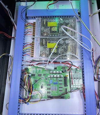 China Playfun Schere-Schnitt-Preismaschine 10S Zeit-Herausforderungsmaschine Münzbetriebene große Puppen-Automaten zu verkaufen