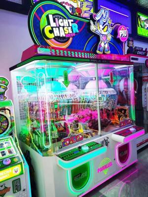 Cina Parco di divertimenti a monete per bambini Vending Game Dim Lighter Chaser Toys Dolls Snacks Prize Game Machine in vendita