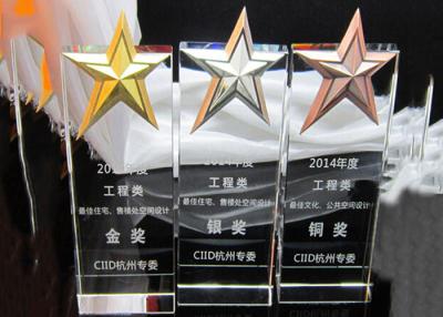 China Uso cristalino de la celebración del partido de la taza del trofeo de la forma cuadrada con Pentagram del metal en venta
