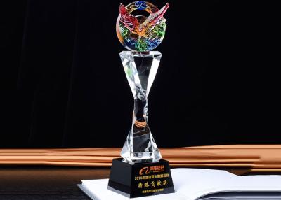 Cina Trofei e premi bassi di cristallo con la glassa colorata Eagle sulla cima in vendita