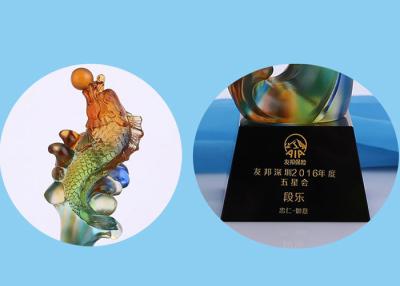 China De Trofeeën van Chinoiseriecolorized Liuli en Toekenning, de Exclusieve Giften van het Vissenontwerp Te koop