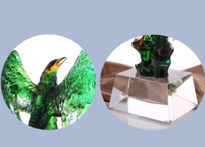 China De Winnaarsherinneringen van Liuli van het jadeglas Chinese met Verglaasd Eagles op Bovenkant Te koop