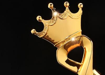 Cina trofeo di Polyresin di altezza di 32cm con la corona sulla dimensione & sul colore su ordinazione superiori disponibili in vendita