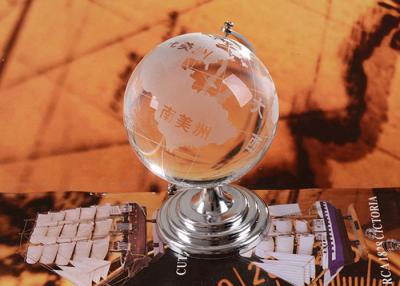 Cina Palla domestica di cristallo del globo dei mestieri K9 delle decorazioni con la mappa di mondo di brillamento di sabbia in vendita