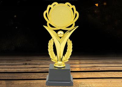 Cina Tipo di plastica su ordinazione del piatto dello spazio in bianco della tazza del trofeo per i premi dei campioni di sport in vendita