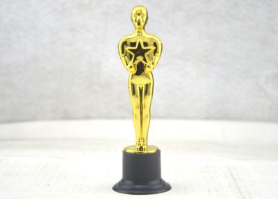China Gepersonaliseerde Plastic Trofeekop, Jonge geitjes Plastic Trofeeën met figure Statue Te koop