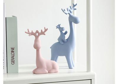 Cina La decorazione della resina hotel/della casa elabora la forma dei cervi della resina circa la famiglia animale in vendita