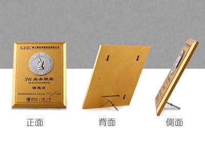 China peso leve de madeira da chapa do protetor do logotipo do metal 3D como concessões do agente de negócio à venda