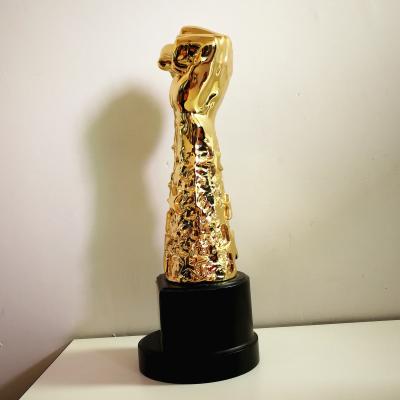 Cina Premi dorati del personale di Fist Trophy Company di polyresin del regalo del ricordo in vendita