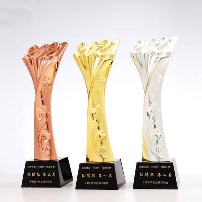 Cina Tazza eccezionale del trofeo della resina dell'OEM del premio del personale come incoraggiamento in vendita