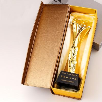 Cina Tazza eccezionale del trofeo della resina dell'OEM del premio del personale come incoraggiamento in vendita