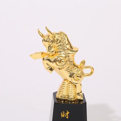 Cina Regali su ordinazione della decorazione dell'Office Home del trofeo della scultura del bue dello zodiaco della resina in vendita