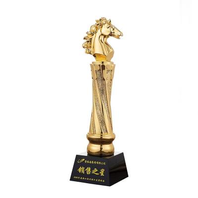 China Customized Zodiac Horse Height 290mm Resin Trophy Cup Gifts Decoration Te koop