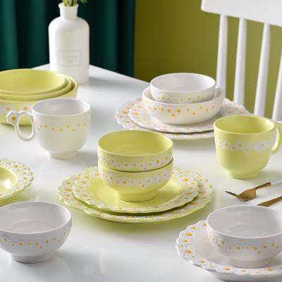 Cina Daisy Underglaze Ceramic Dessert Plates, insieme di cena ceramico di faenza per l'alimento dell'insalata in vendita