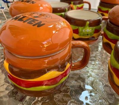 Cina Couple Breakfast Ceramic Mug Coffee Cup Stereo With Cover Water Cup in vendita