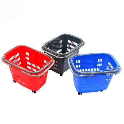 China 50ltr 560MM de Plastic Handbediende het Winkelen Opslag van de Mandenkruidenierswinkel met 4 Wielen Te koop