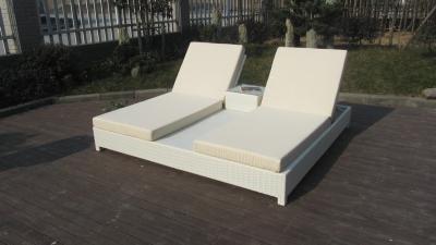Cina Struttura di alluminio ricoperta polvere e chaise-lounge piana di Sun del rattan del PE bianco in vendita