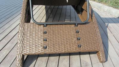 China Eigentijdse Hars Rieten Sunlounger, die de Stoel van de Strandzitkamer vouwen Te koop