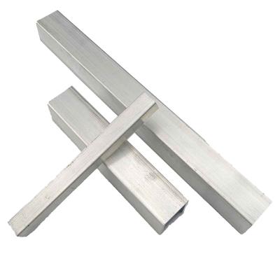 Cina Profili per tubi in alluminio 6063 T5 6061 T6 Personalizza tubi ovali anodizzati in vendita