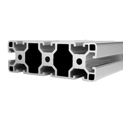 Cina La lega di alluminio industriale profila il profilo di alluminio della catena di montaggio bianca d'argento dell'allumina 6063-T5 in vendita