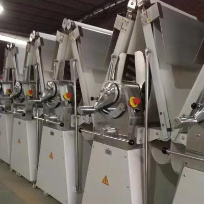 China Fully Automatic Bread Making Machinery Pastry Rolling Dough Sheeter Machine for sale