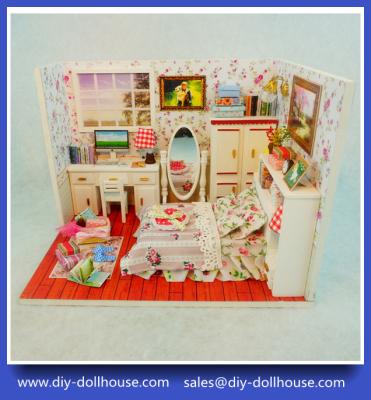 China Diy wooden dollhouse mini glass dollhouse miniature room box model building cottage M004 for sale