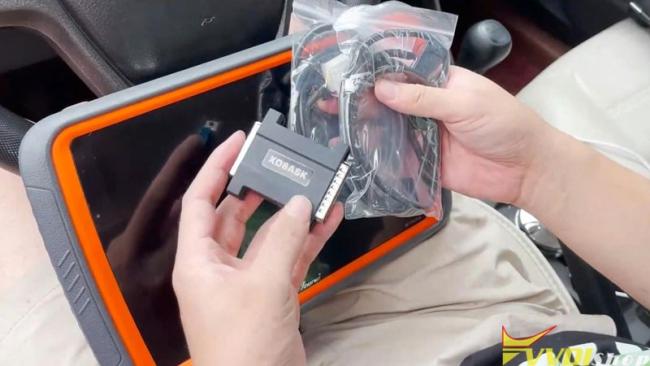 Connect Xhorse XD8ASKGL Toyota 8A AKL Adapter with VVDI Key Tool Plus 1