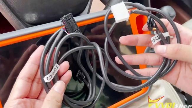 Connect Xhorse XD8ASKGL Toyota 8A AKL Adapter with VVDI Key Tool Plus 2