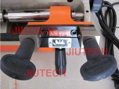 China Automatic Auto Corner Key Cutting Saw Machine With External Cutter DC 12V 180W for sale