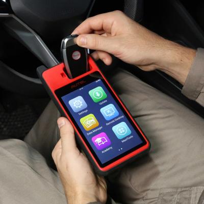 China utel MaxiIM KM100 KM100E Universal Key Generator Plus 5pcs Autel Razor Style Universal Key Compatible with 700+ Car Makes for sale