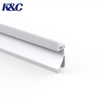 中国 6063 T5 アルミニウム LED コーナープロファイル W26.4 x H77.5mm 2M 長さ 販売のため