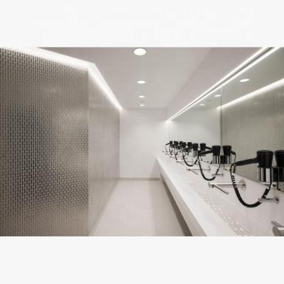 Cina Accendendo gli accessori impermeabilizzi l'installazione di superficie di alluminio di profilo IP65 per il bagno in vendita