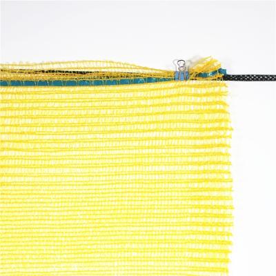 Cina 10kg 20kg Yellow Raschel Mesh Bag Packaging for Onion Potato Drawstring Con o senza in vendita