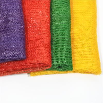Cina 10kg 20kg Yellow Raschel Mesh Bag Packaging for Onion Potato Drawstring Con o senza in vendita