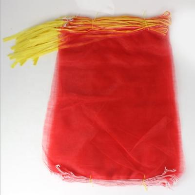 Cina 8*10 pollici Mono Red Mesh Bag Lo strumento essenziale per la protezione dei frutti in agricoltura in vendita