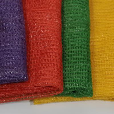 Cina Sacchetto a maglia in legno da ardere in PE riciclabile per arance Stampaggio a caldo Sacchetti a cipolla Leno PP in vendita
