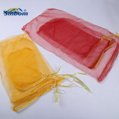 Cina Prodotto rosso riutilizzabile Raschel Sacchi di rete a cipolla 5 kg 15 kg 25 kg per imballaggi di verdura in vendita