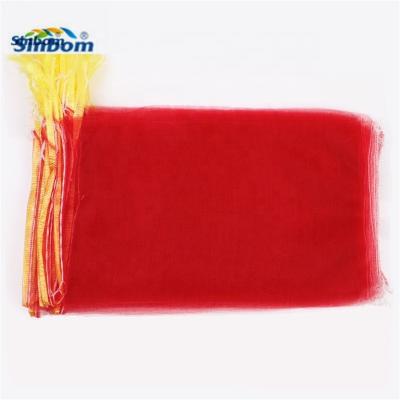 Cina Prodotto rosso riutilizzabile Raschel Sacchi di rete a cipolla 5 kg 15 kg 25 kg per imballaggi di verdura in vendita