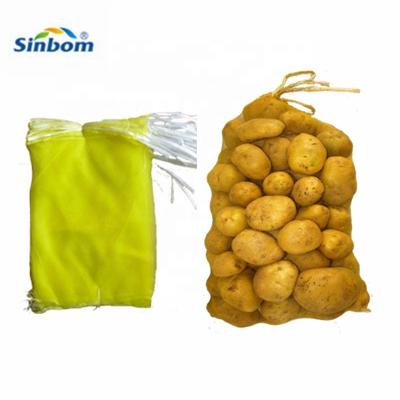 Cina Prodotto rosso riutilizzabile Raschel Sacchi di rete a cipolla 5 kg 15 kg 25 kg per imballaggi di verdura in vendita