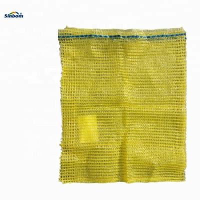 Cina Sacchetto di rete Raschel con sigillo a corda di trazione per l'imballaggio di cipolle riciclabili in HDPE in giallo in vendita