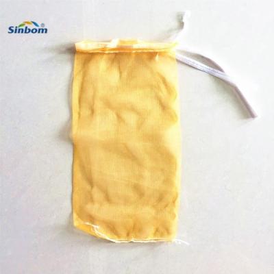 Cina Sacchetto a maglia di monofilamenti di HDPE tubolare di colore rosso per cipolle verdure e frutta perfetto in vendita