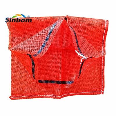 Cina 25kg 50kg Vegetable Onion Potato Fruit Packaging Bag PE Date Leno Net Mesh Bag con etichetta in vendita