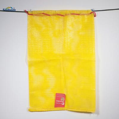 Cina Sacchetto di maglia di lino giallo per imballaggi a maglia in PP cipolle frutta verdura e legna da ardere in vendita