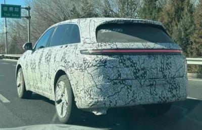 Cina 2024 Presale NEW Hybrid Li Auto L6 2024 Luxury Electric Car 4WD Lixiang L6 E-REV SUV Li L6 New Energy Vehicle in vendita