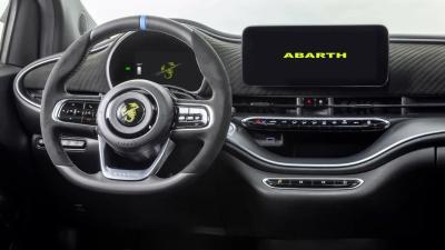China Cute And Sporty At Abarth 500e Hot Hatchback Electric Car As Fun As Petrol 152P.S Motor Power Te koop