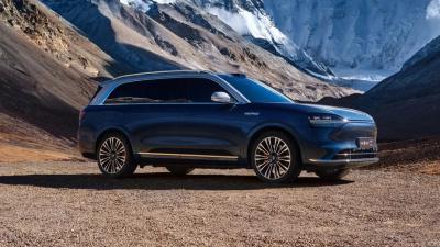 Cina AITO M9-a luxurious and tech infused electric SUV With smartphone inspired interior, dual powertrain options in vendita