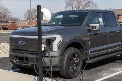 China electric car Ford F-150 Lighting pure electric pickup with large range and huge storage for sale