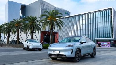 Cina 2023 Il GAC Aion Hyper HT Fastback SUVRWD Battery Swap Version con porte Gull Wing, 245 HP, 550 Km Of Range in vendita