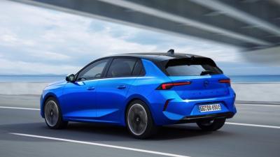 Cina Comodo veicolo elettrico a guida Opel Astra Electric con batteria da 54kwh 150kw di potenza motrice a 170km/h velocità massima in vendita
